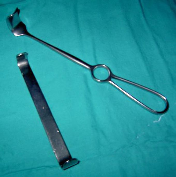 Retractor - MEDizzy